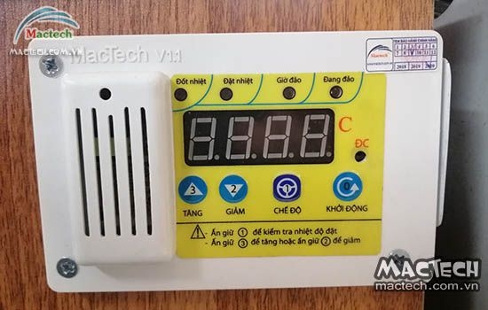 Màn hình LED trên máy ấp trứng mini Mactech