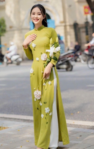 Áo Dài Truyền Thống Lụa Đính Hoa Duyên Dáng