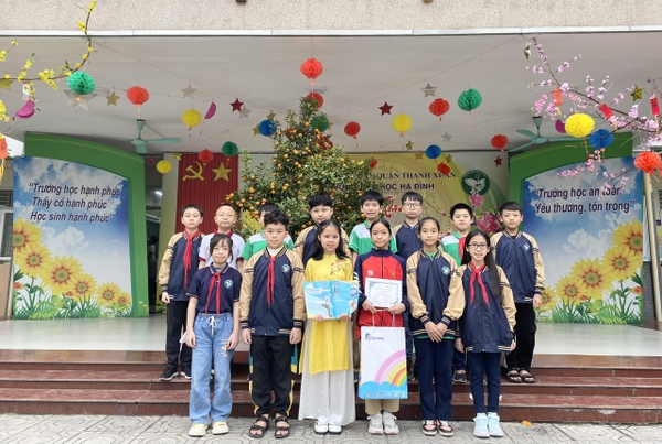 TRÚC QUYÊN - TIA CHỚP TRÊN SÂN TRƯỢT | Công ty CP Truyền thông và Giáo dục Cầu Vồng