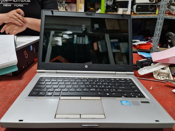 Hp 8460p i5 gen 2 ram 4gb ssd 120gb màn 14 HD