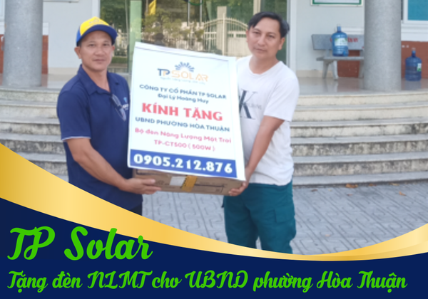 TP Solar trao tặng bộ đèn năng lượng mặt trời cho UBND phường Hòa Thuậ
