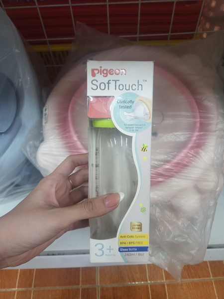 Bình sữa thủy tinh Pigeon Sof Touch Plus 240ml Thực phẩm HQ