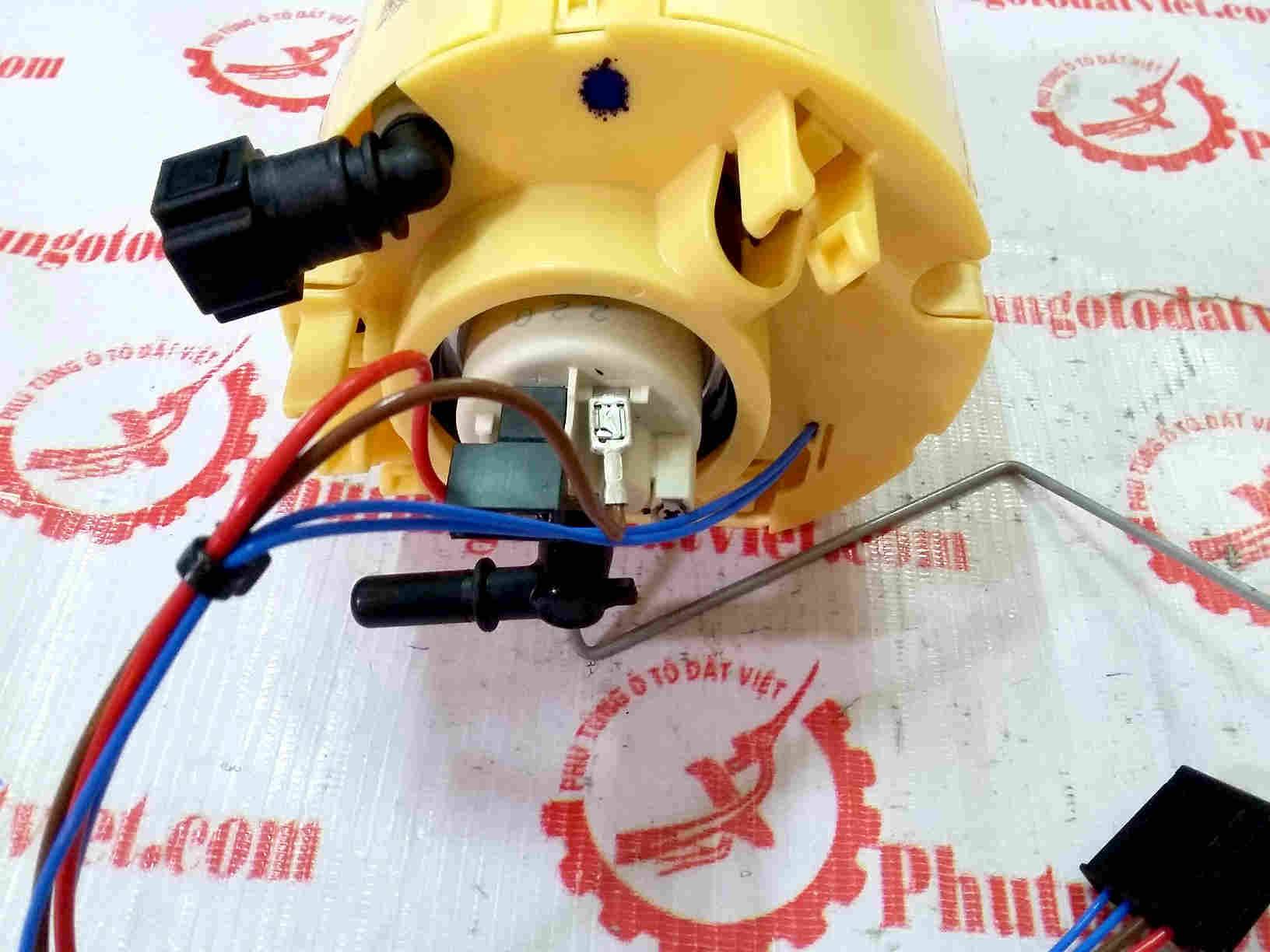 Bơm xăng Mercedes ML320 GL320 GL350 ML350 - 1644701294, 1644700394