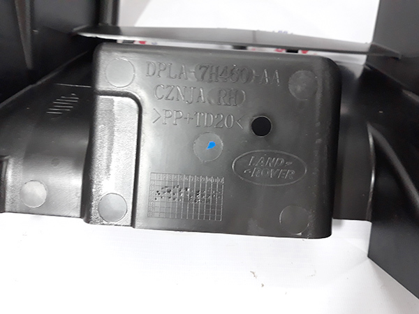 Hòm giá hút gió két nước phụ Land Rover | LR044395