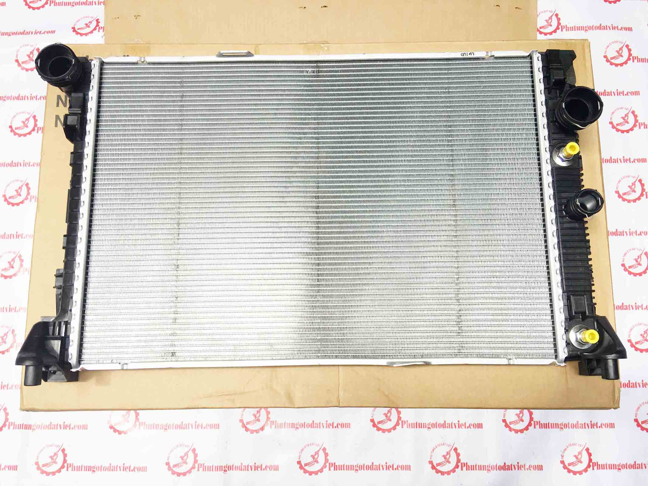 Két nước làm mát Mercedes Chính hãng - 2045004303