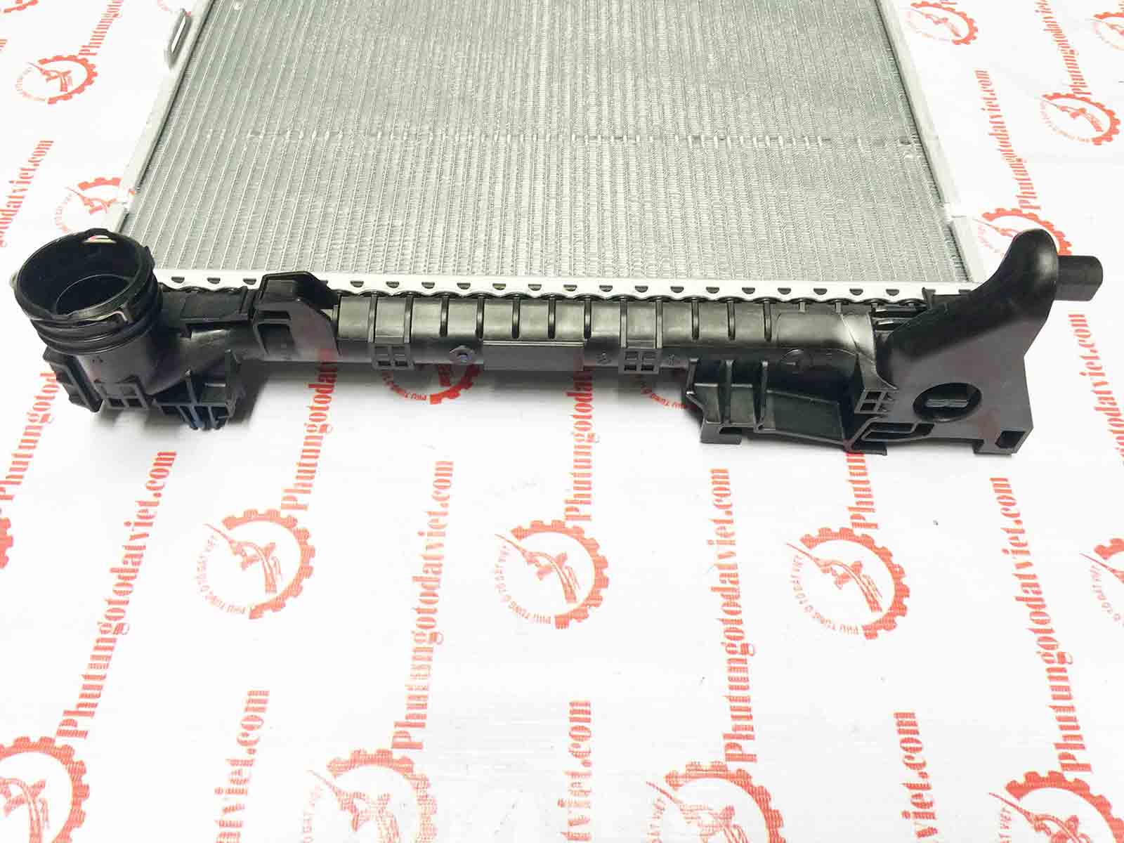 Két nước làm mát Mercedes Chính hãng - 2045004303