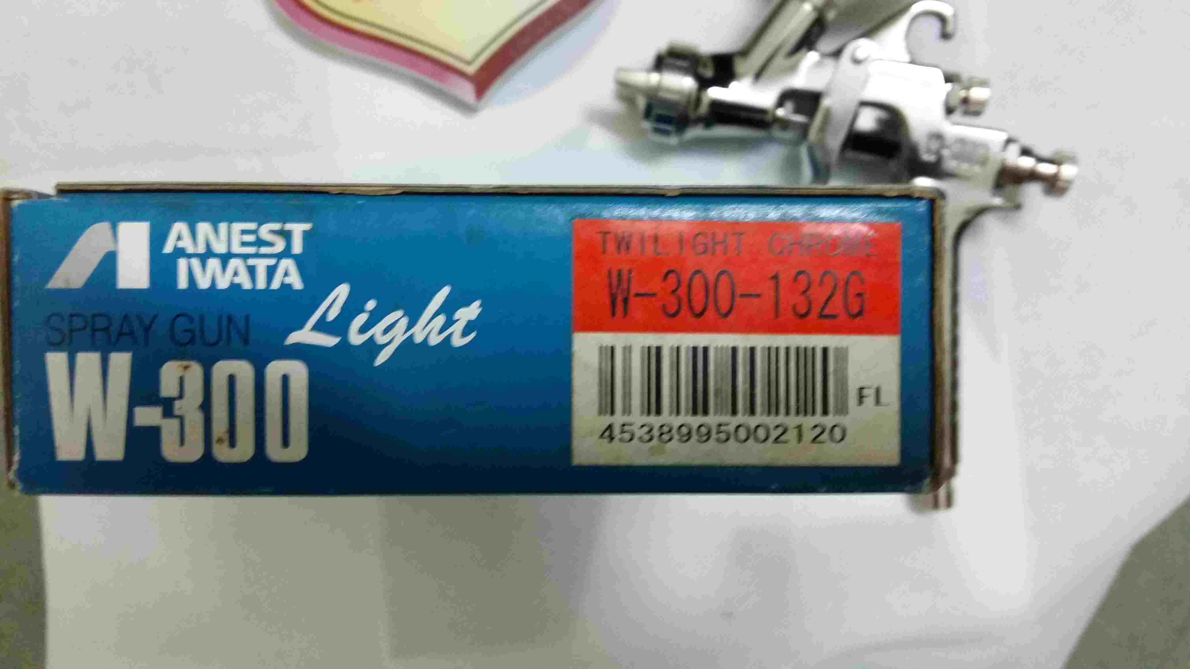 Súng phun sơn Anest Iwata W300-132G