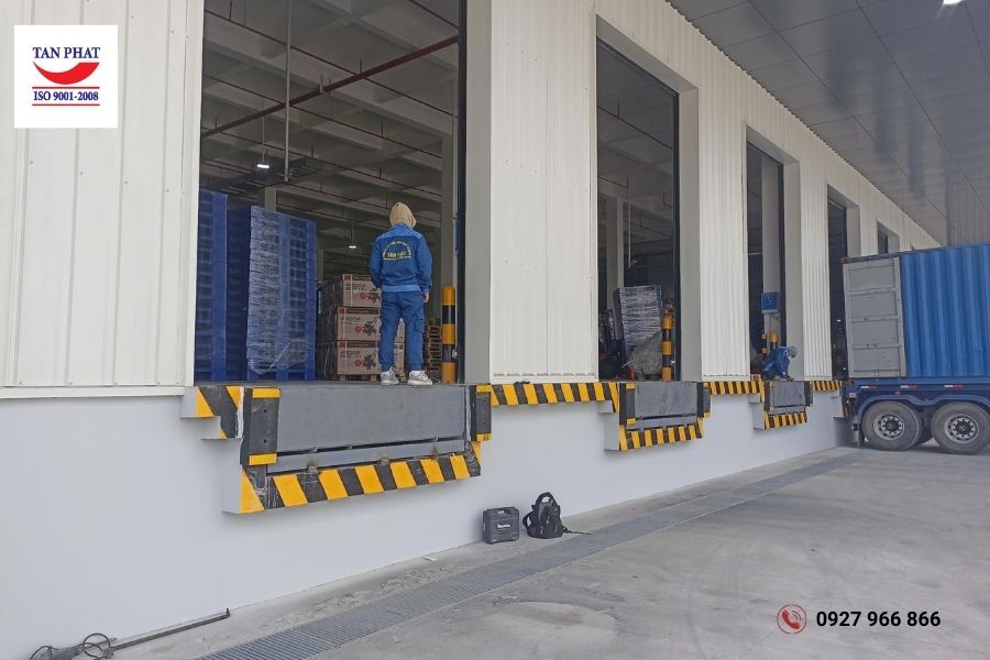 Lắp Đặt 4 Bộ Dock Leveler 8 Tấn Tại Hưng Yên TÂN PHÁT