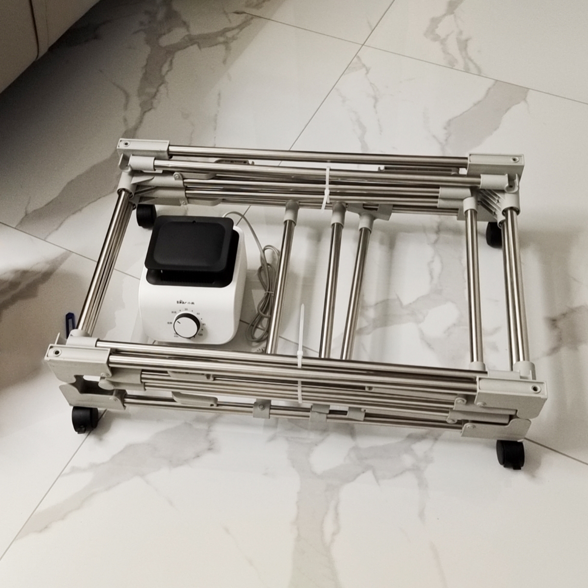 Tủ sấy quần áo Bear PCD-4H12G - Đã lắp đăt sẵn, chỉ kéo ra là sử dụng