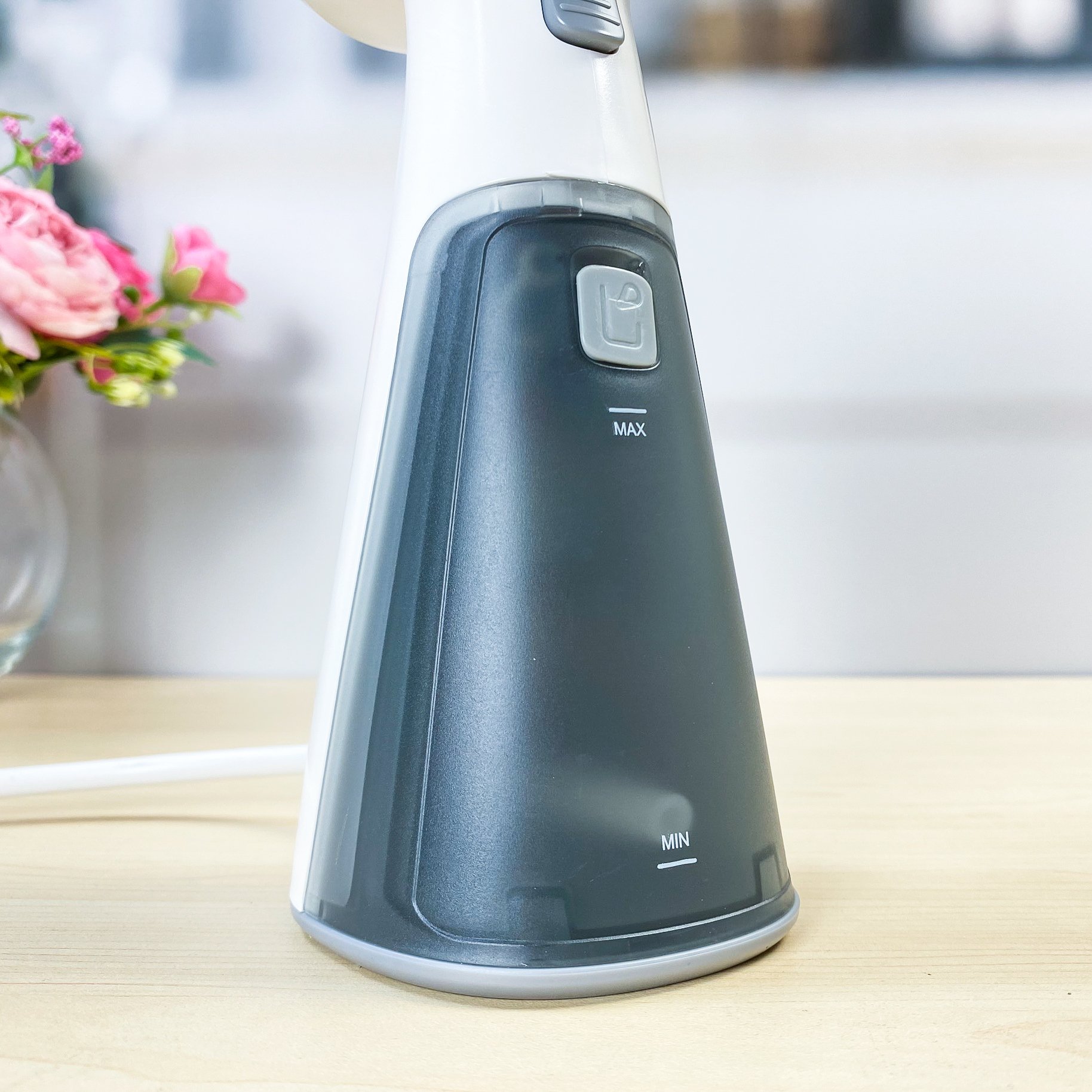 Bàn là hơi nước cầm tay Lock&Lock ENI148