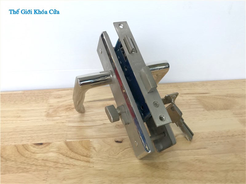 Khóa tay gạt Inox Kospi M - A52 sản xuất tại Trung Quốc bảo hành 3 năm