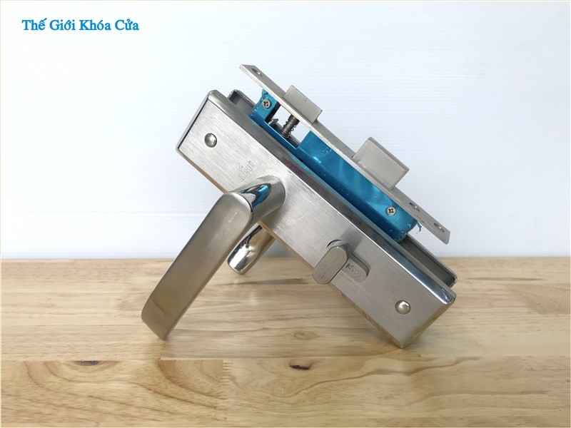 Khóa tay gạt Inox Kospi M - A52 sản xuất tại Trung Quốc bảo hành 3 năm