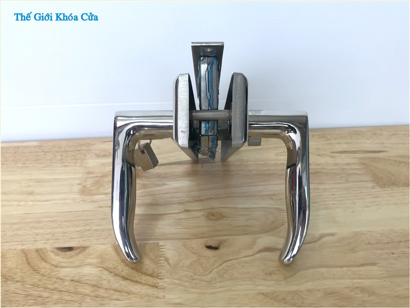 Khóa tay gạt Inox Kospi M - A52 sản xuất tại Trung Quốc bảo hành 3 năm
