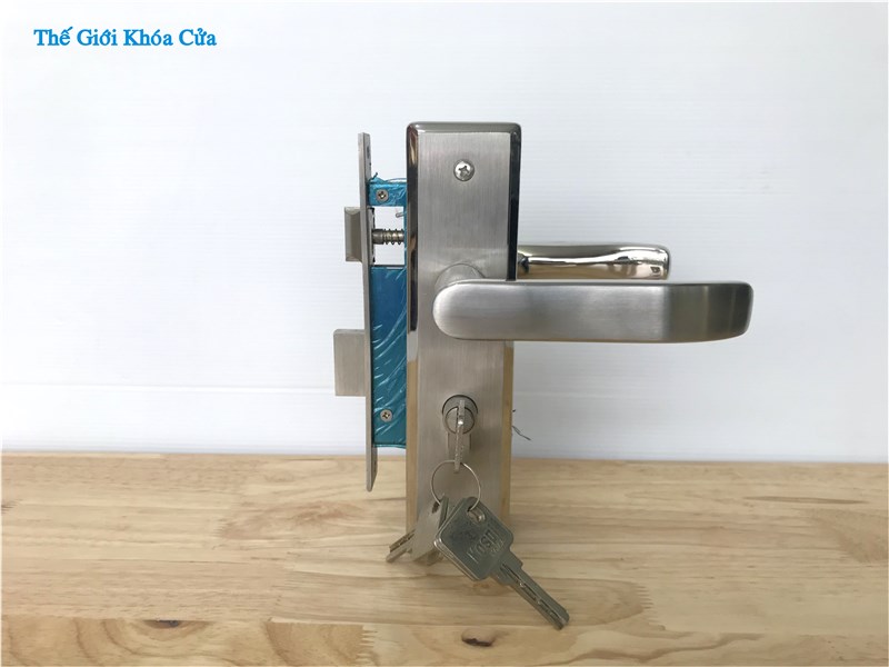 Khóa tay gạt Inox Kospi M - A52 sản xuất tại Trung Quốc bảo hành 3 năm