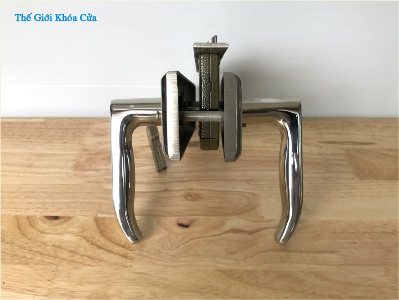 Khóa tay gạt Inox Kospi M - A52 sản xuất tại Trung Quốc bảo hành 3 năm