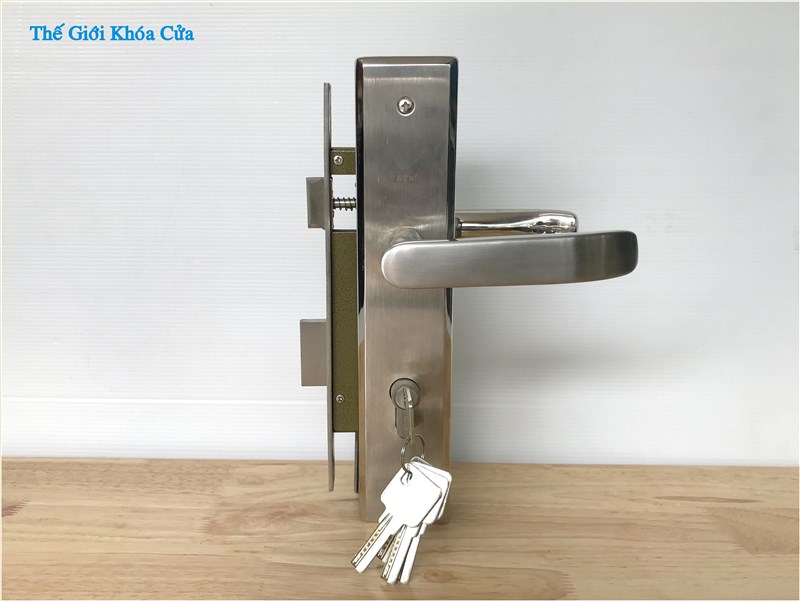 Khóa tay gạt Inox Kospi M - A52 sản xuất tại Trung Quốc bảo hành 3 năm