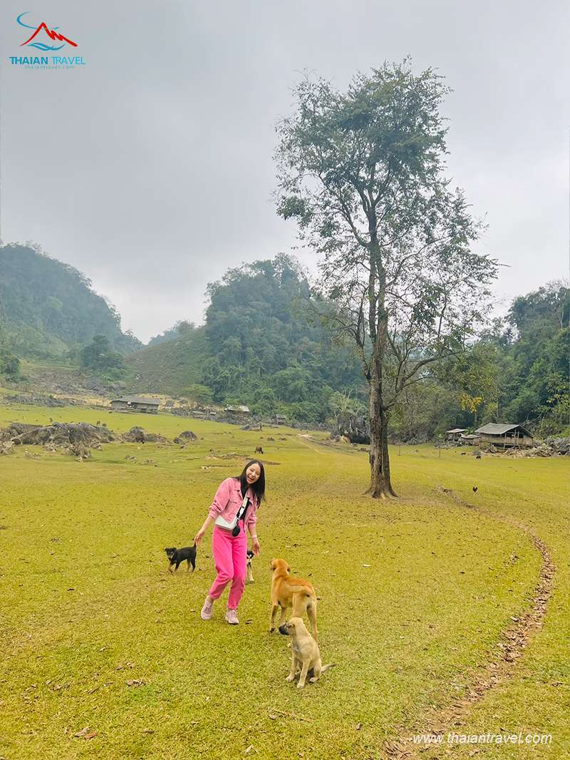 Du lịch Hang Táu - Khám phá Làng Nguyên Thủy người H'Mông ở Mộc Châu ...