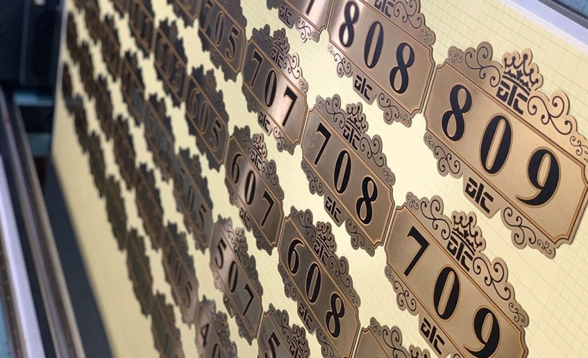 In UV phẳng chất lượng, uy tín hiện nay– Gia công chữ Inox