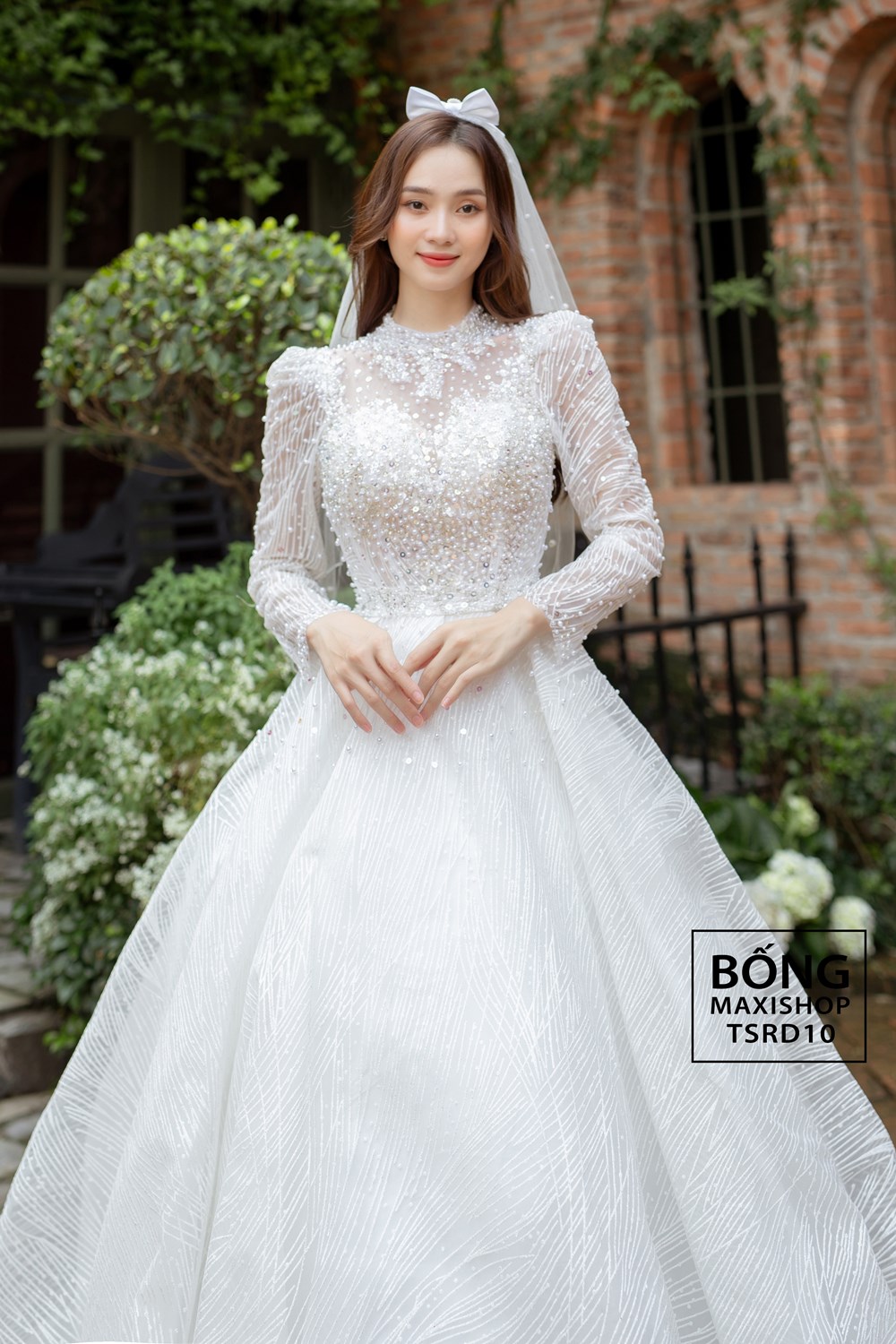 Váy cưới tùng sọc cổ lọ trắng đai cườm TSRD10 Bống Maxishop