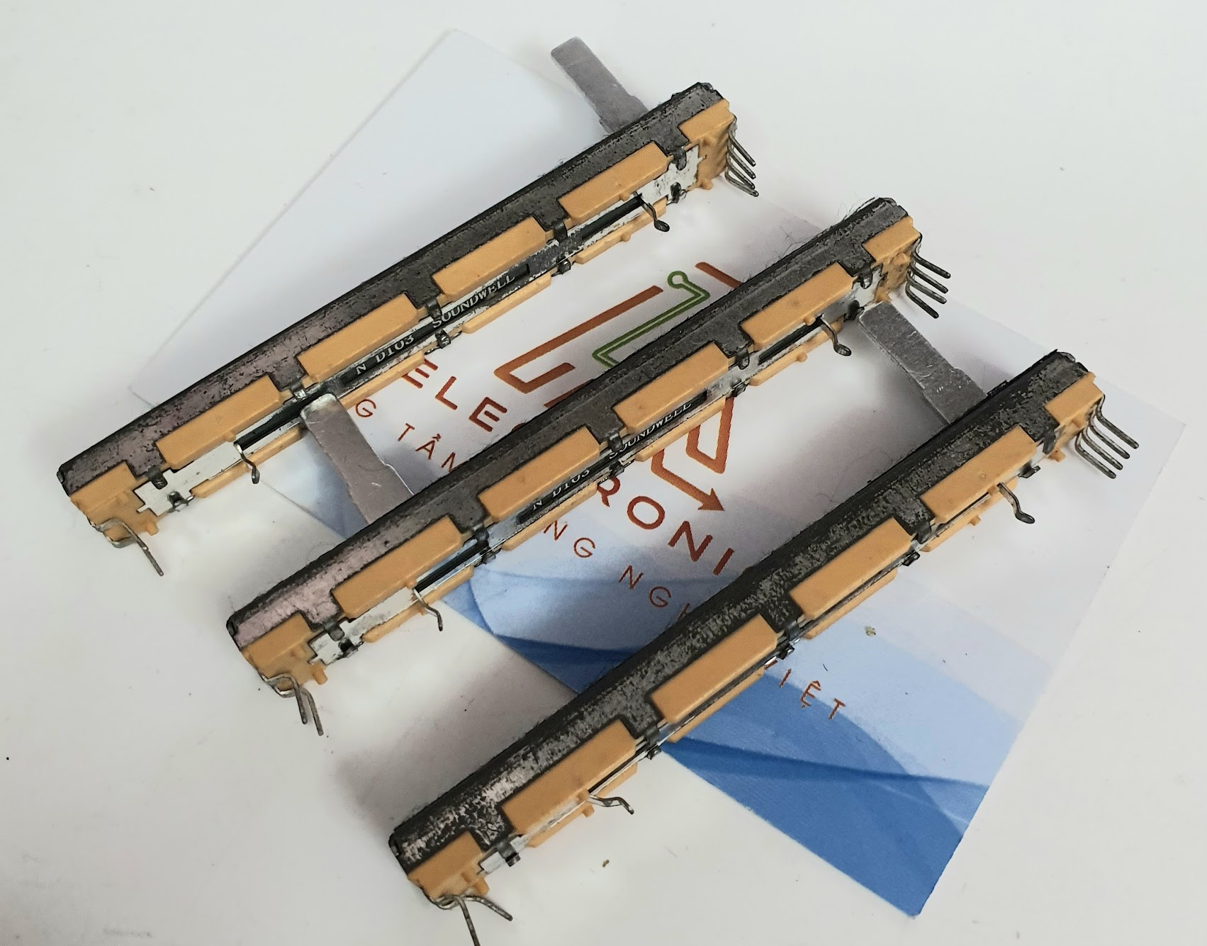 Chiết áp Soundwell N D103 D10K | Cửa hàng thiết bị - Linh kiện điện tử ...