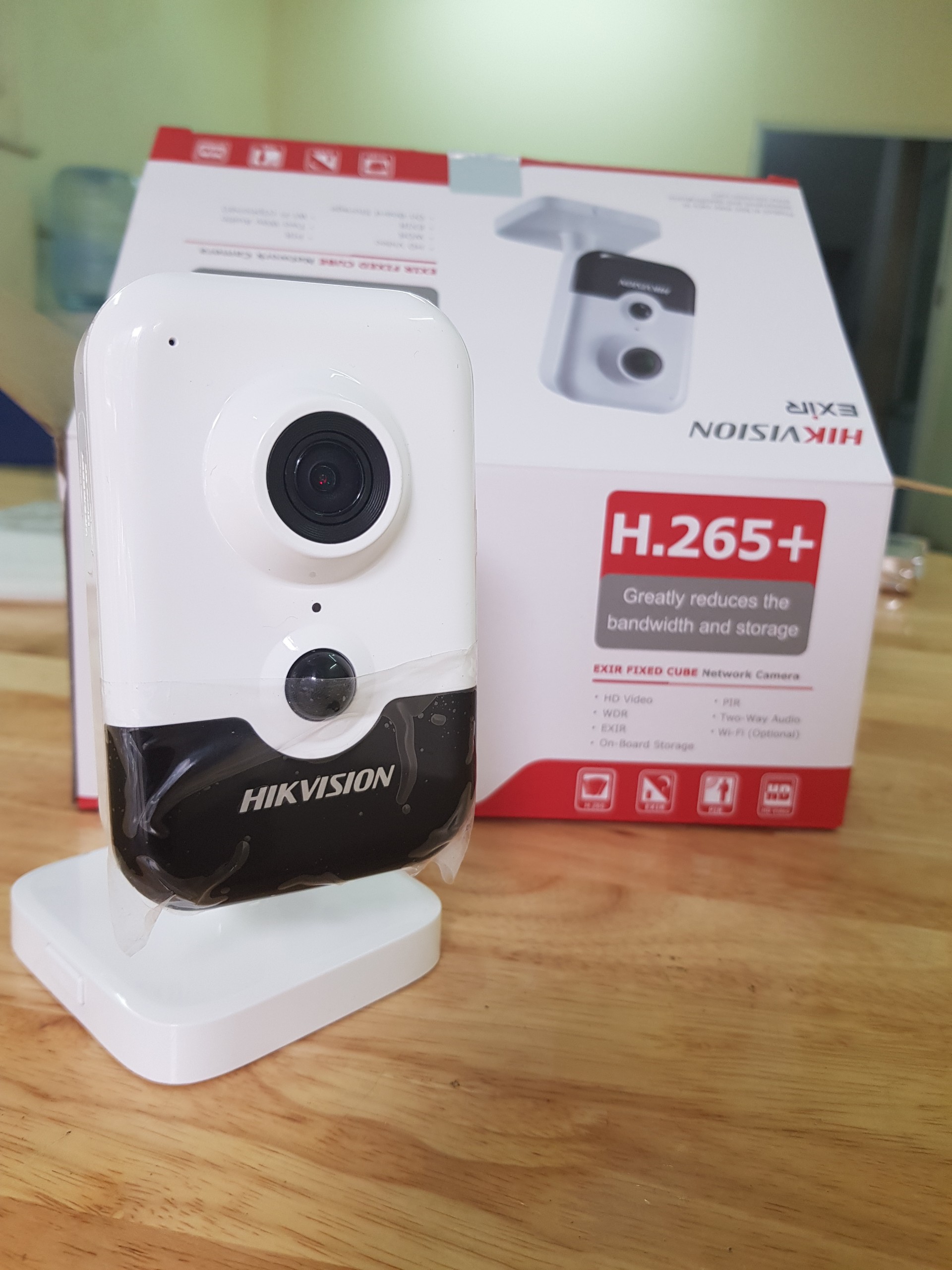 Camera IP Wifi không dây Hikvision DS-2CD2423G0-IW | Tech Online