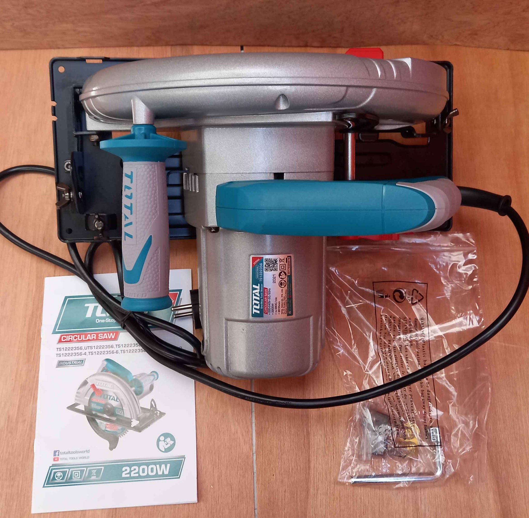 Máy Cưa Đĩa Tròn 235mm 2200W TOTAL TS1222356