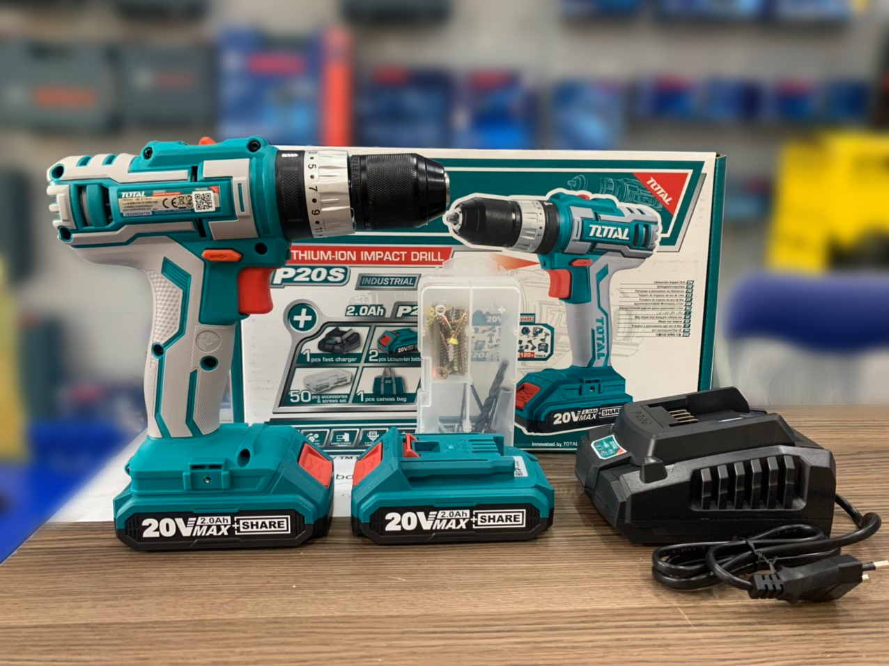 Máy khoan búa dùng pin 20V Total TIDLI2002