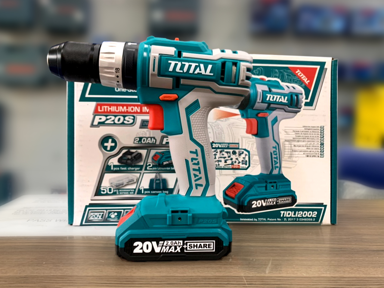 Máy khoan búa dùng pin 20V Total TIDLI2002