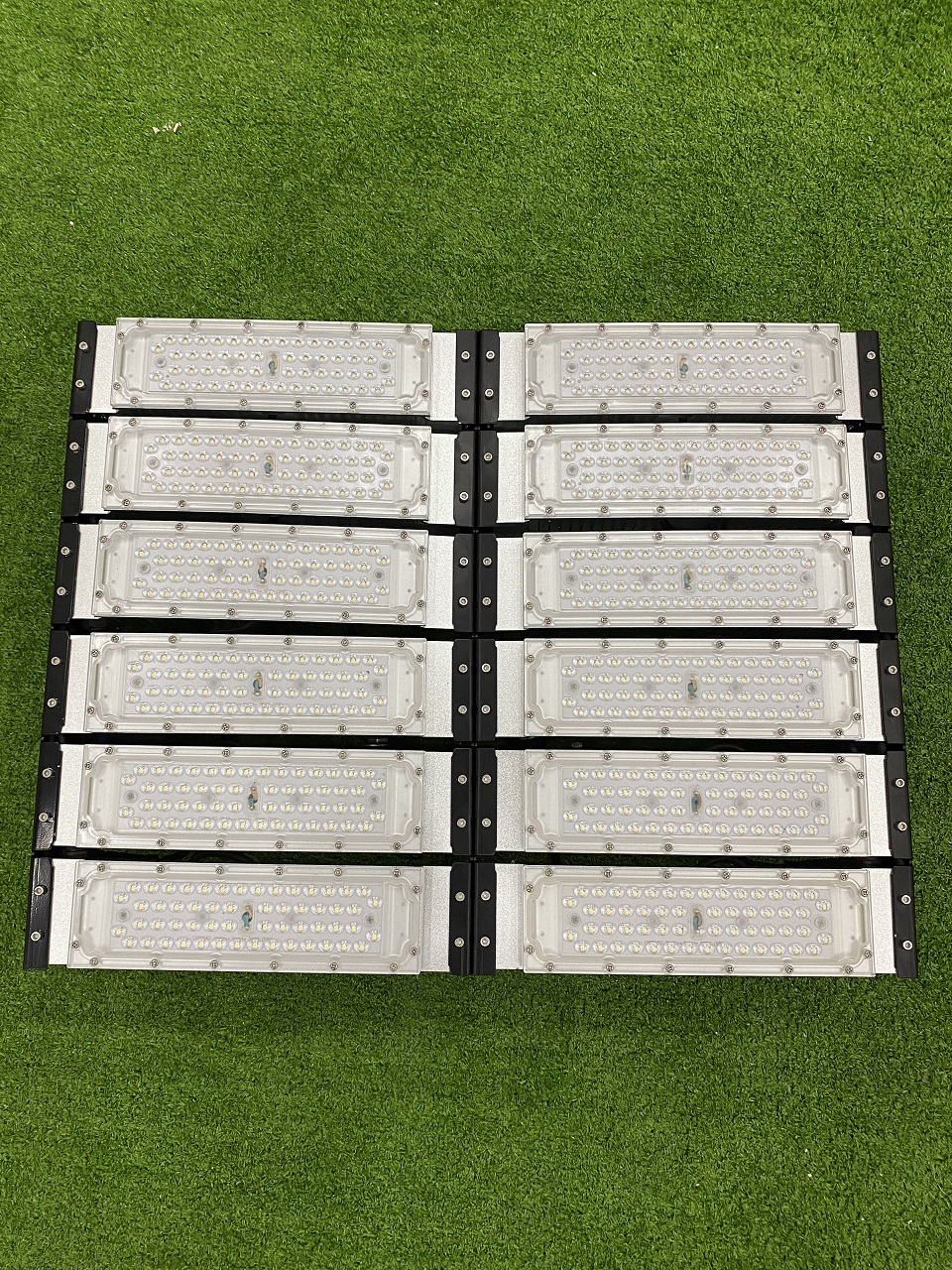 Đèn pha LED Philips chiếu sáng ngoài trời công suất 600W, 800W | ZALAA ...