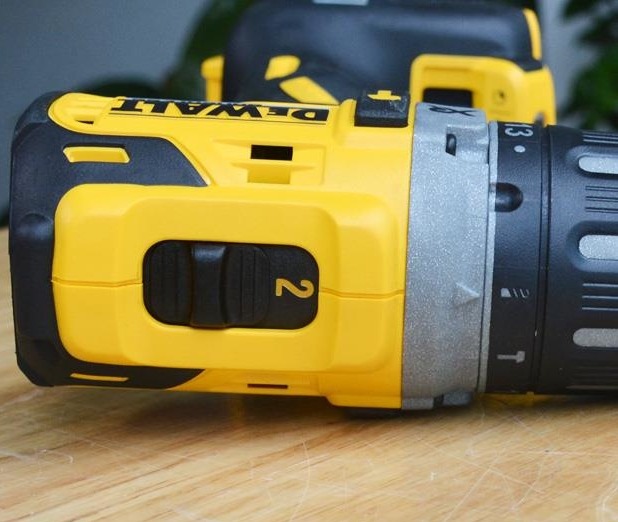 DEWALT Máy khoan vặn vít động lực pin DCD796M2-B1