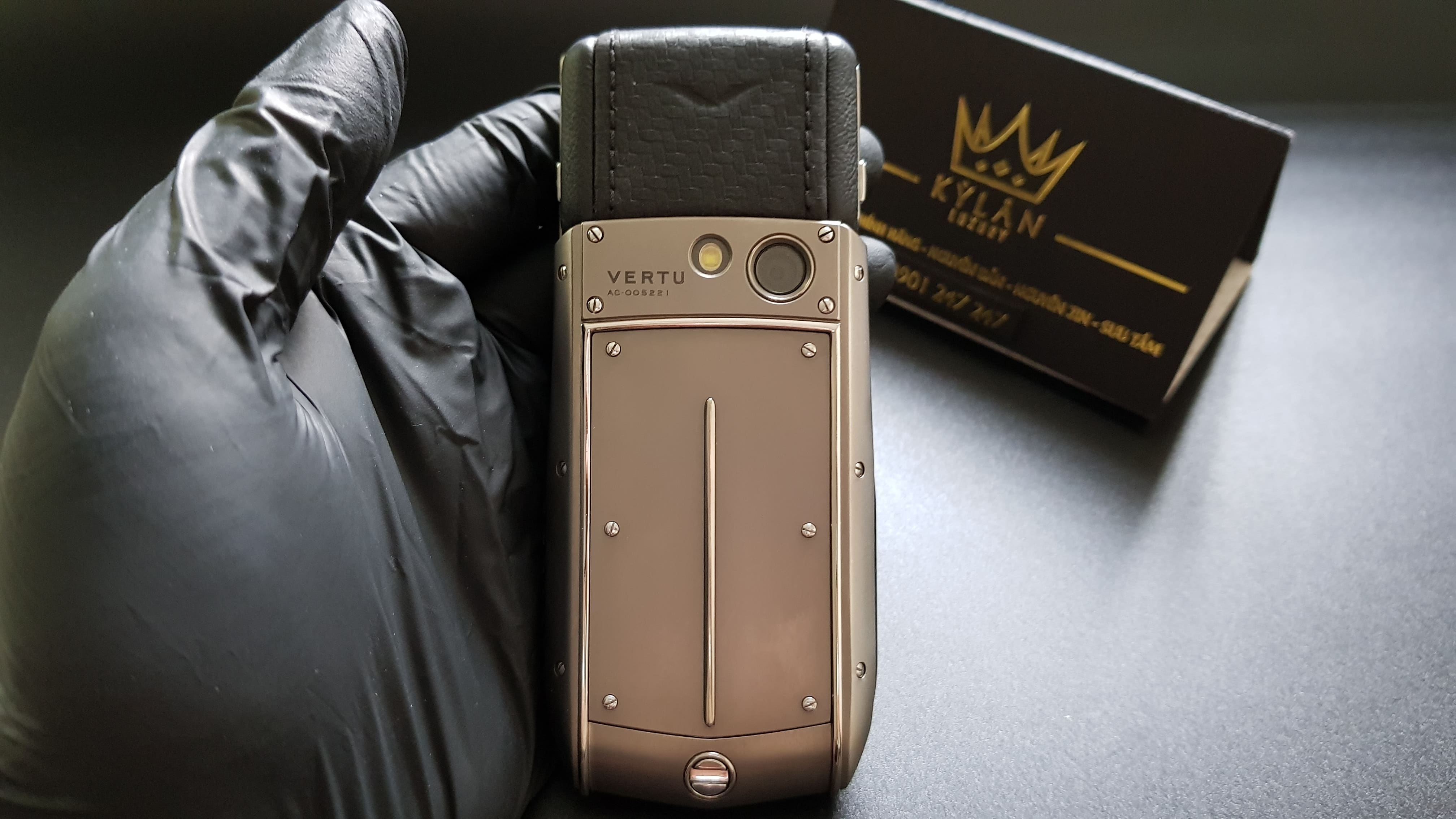 TẤT TẦN TẬT những điều bí mật trong chiếc điện thoại Vertu Ascent Ti p ...