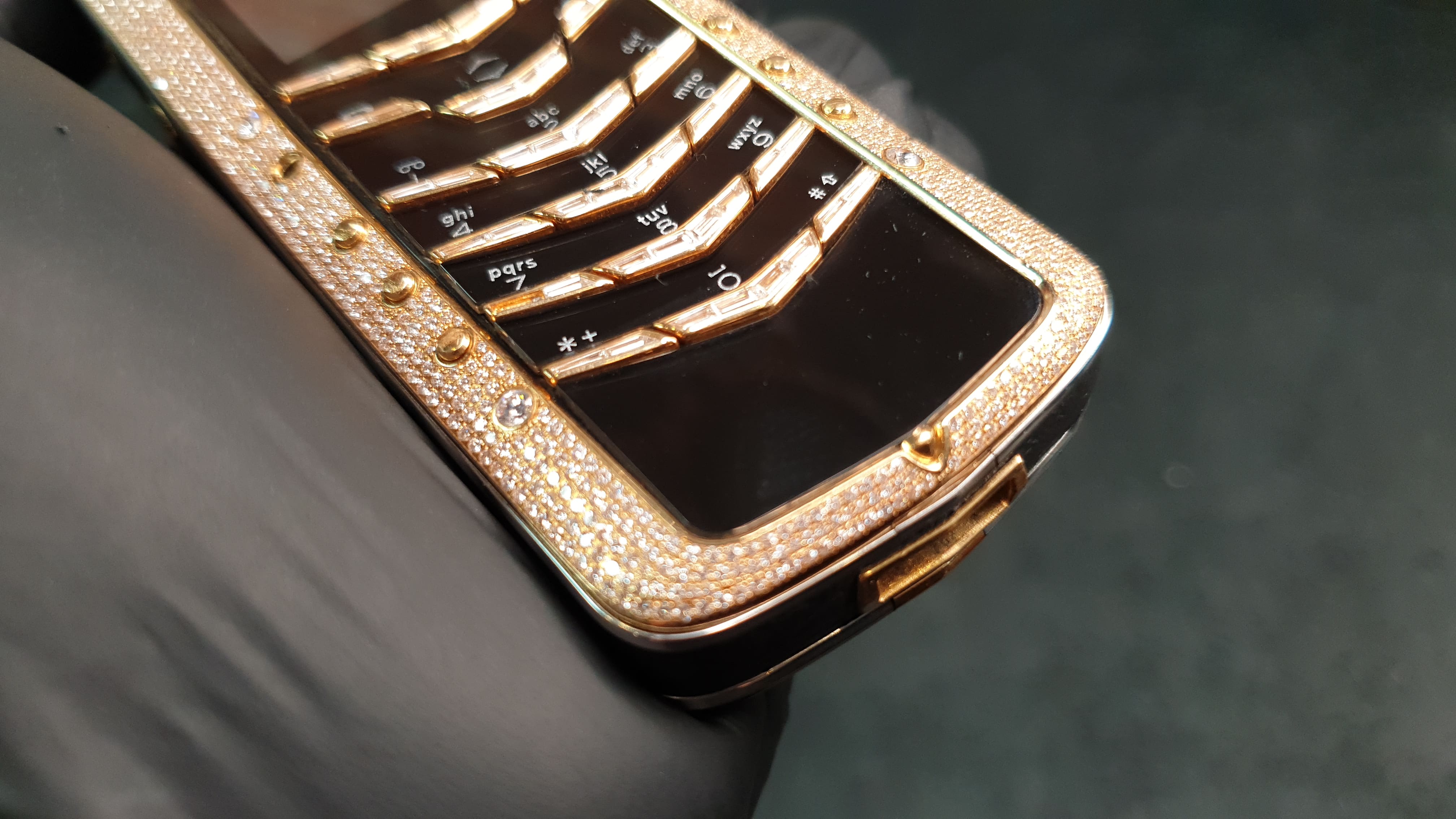 Vertu Signature M vàng khối hột xoàn | Kỳ Lân