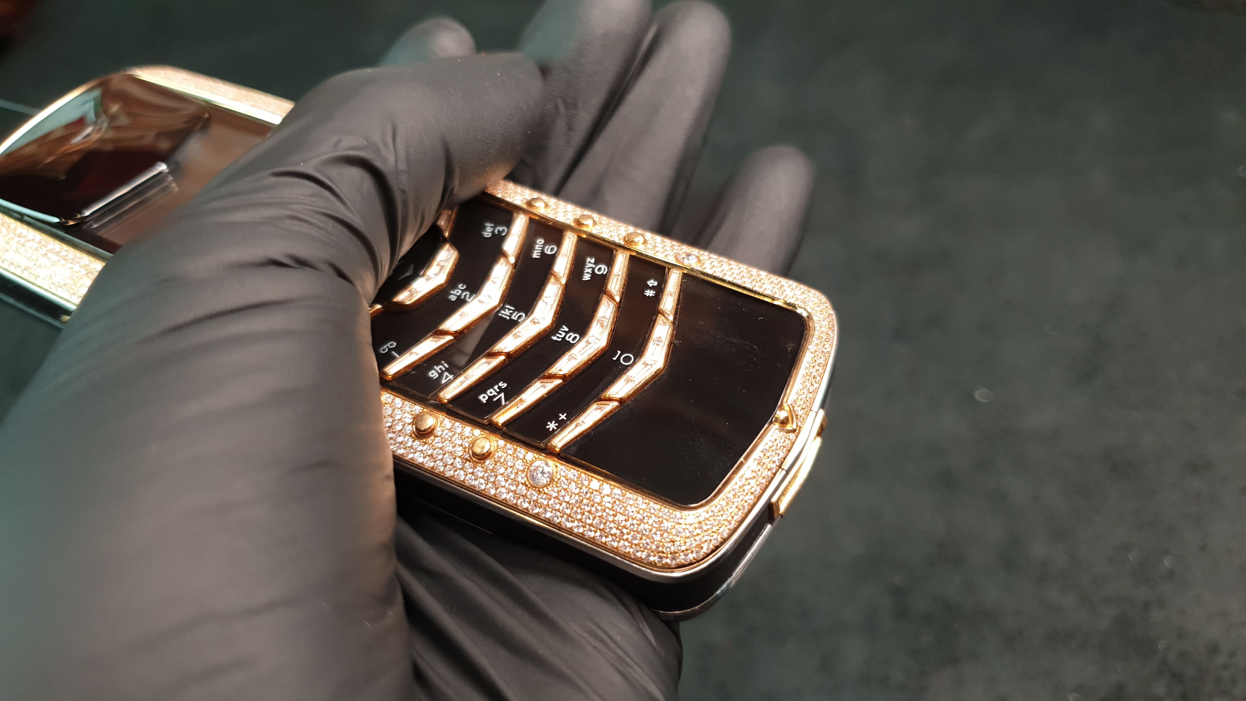 Vertu Signature M vàng khối hột xoàn | Kỳ Lân