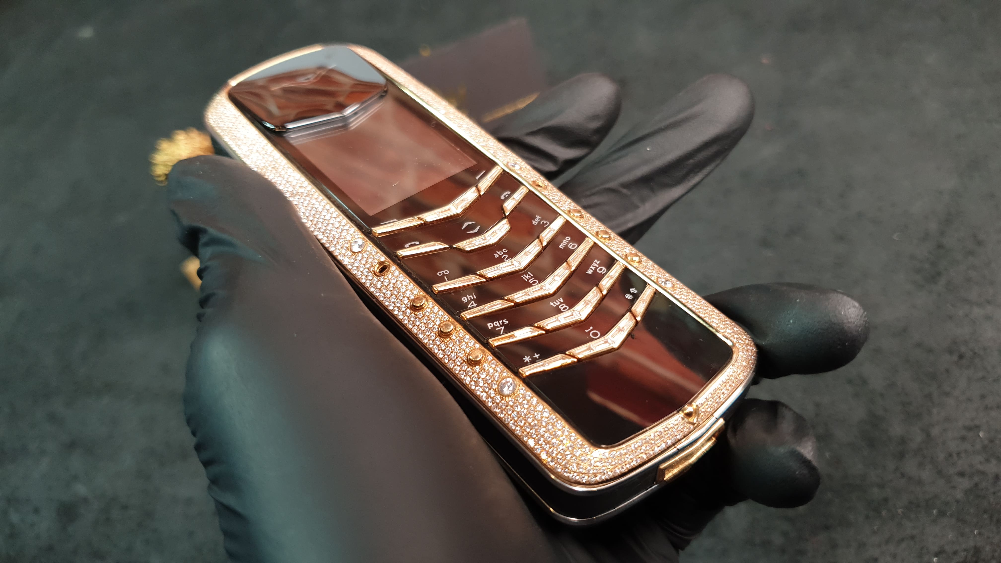 Vertu Signature M vàng khối hột xoàn | Kỳ Lân