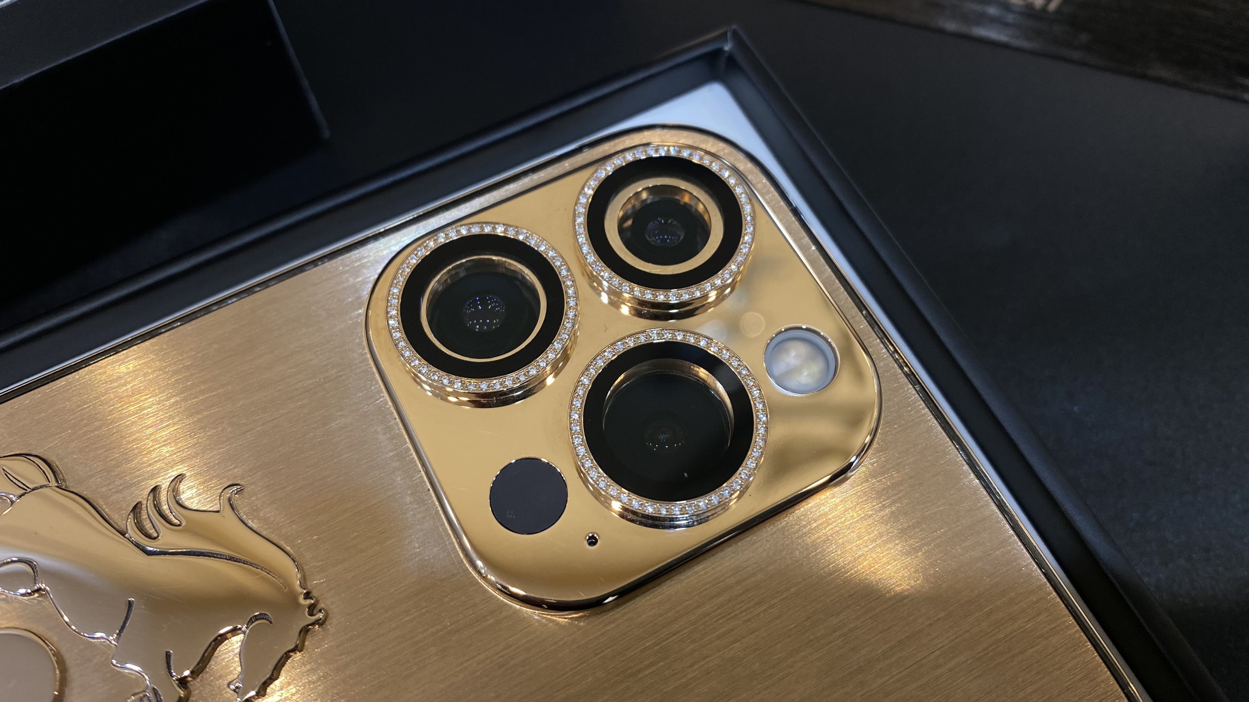 iPhone 13 Pro Max Gold Diamond | Kỳ Lân Luxury