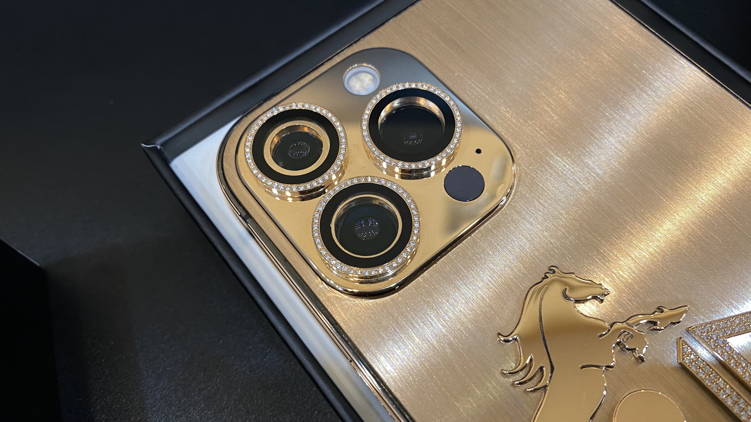 iPhone 13 Pro Max Gold Diamond | Kỳ Lân Luxury