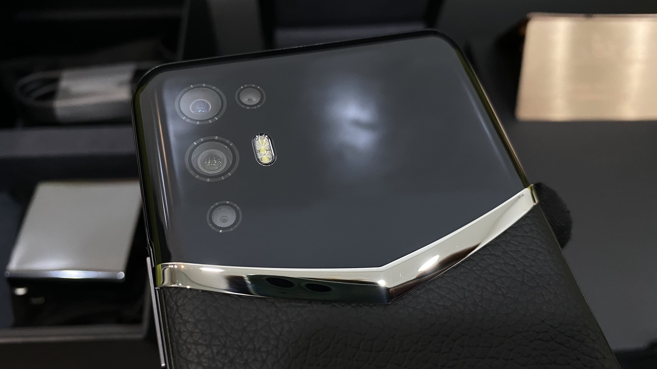 iVertu 5G Jade Black Calf | Kỳ Lân Luxury