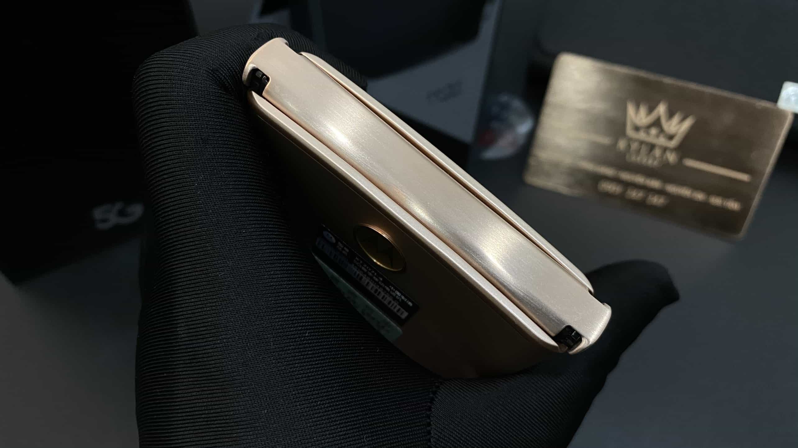 Motorola Razr 5G Gold | Kỳ Lân Luxury