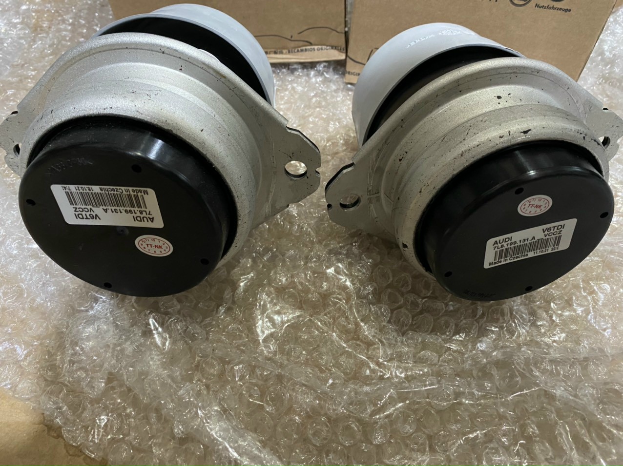 Bộ chân máy Audi Q7 Mã 7L8 199 131A