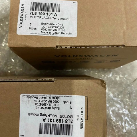 Bộ chân máy Audi Q7 Mã 7L8 199 131A