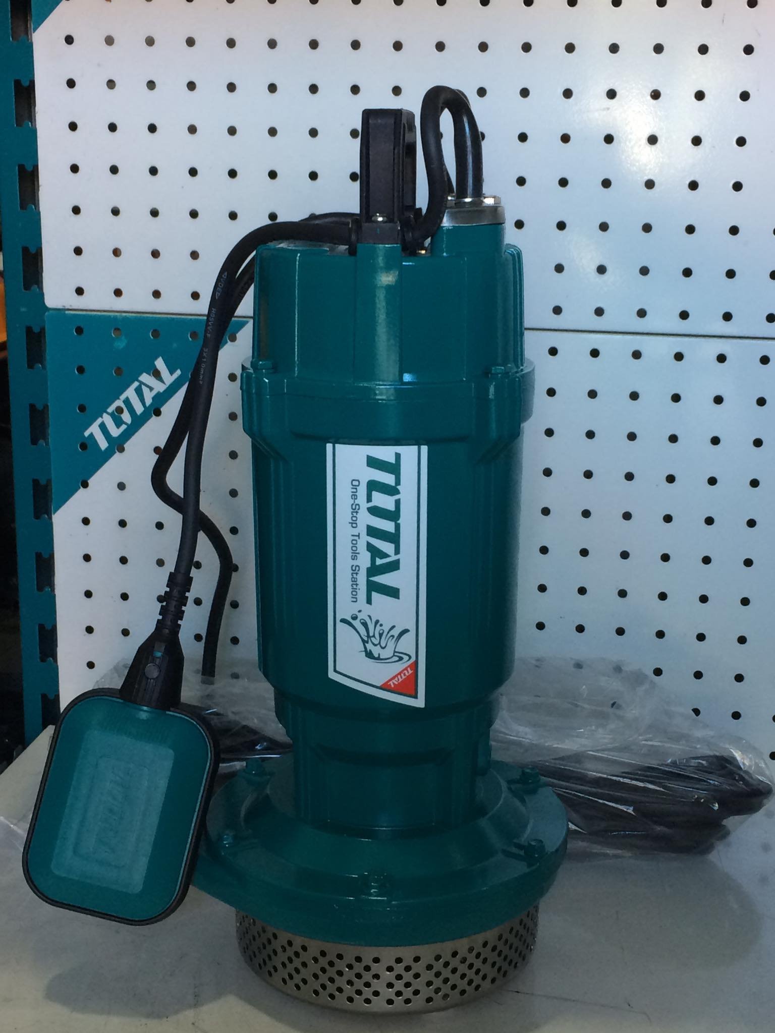 MÁY-BƠM-CHÌM-NƯỚC-SẠCH-750W(1.0HP)-TOTAL-TWP67506---HÀNG-CHÍNH-HÃNG