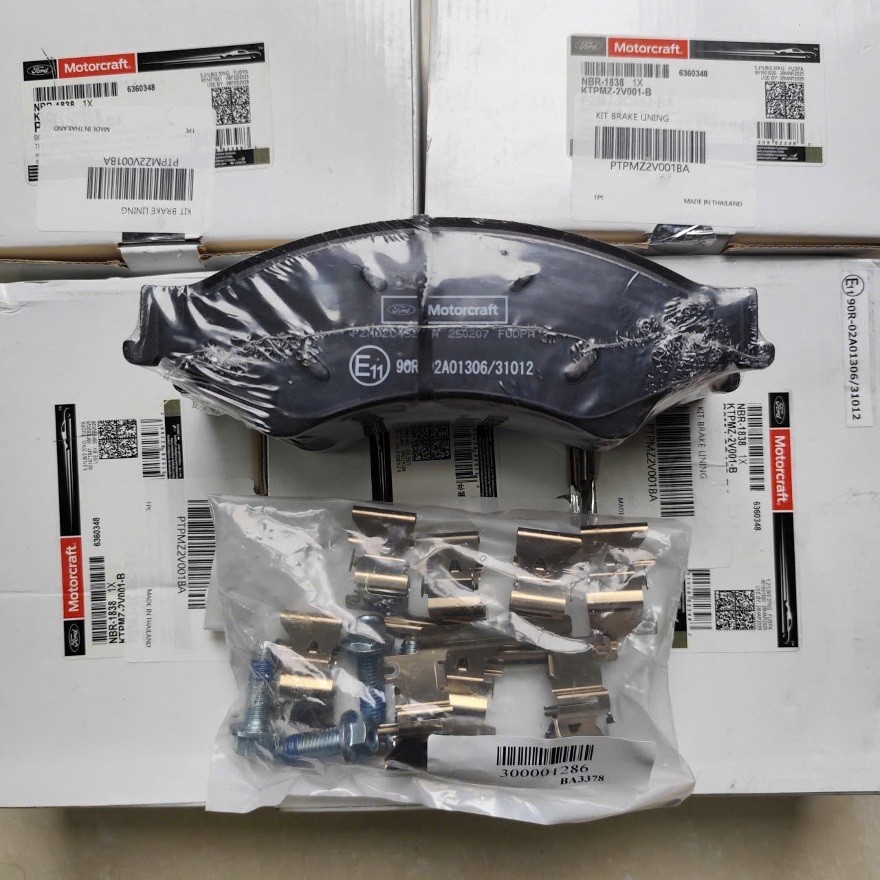 Má phanh trước Ford Ranger 2012 - 2021. Bố thắng Ranger hàng xịn Ford ...