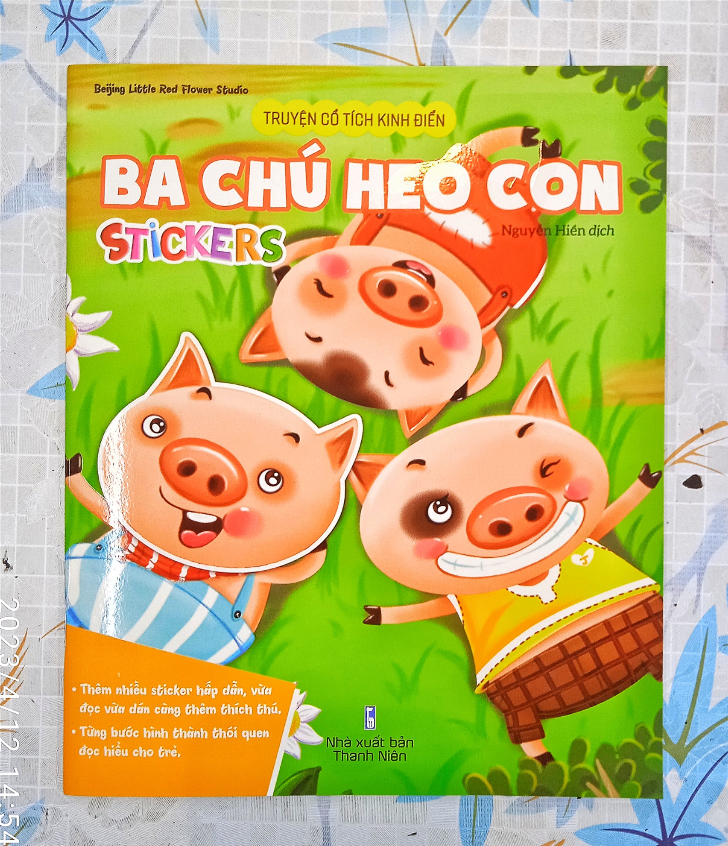 BA CHÚ HEO CON STICKER | Nhà Sách Tiến Thọ
