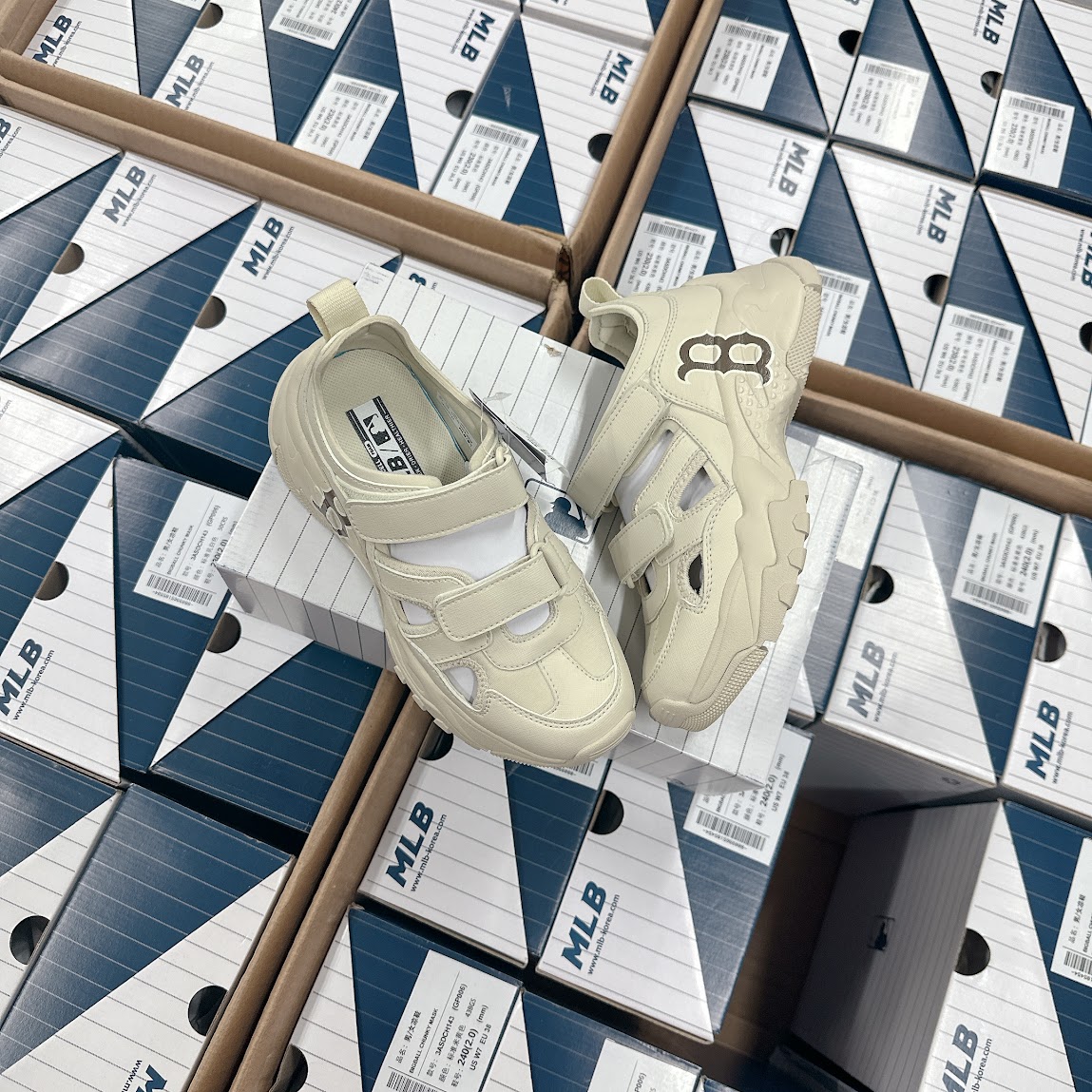 Sục MLB Big Ball Chunky Mask MLB 2024 Màu Trắng Kem [ 3ASDCH143-43BGS ...