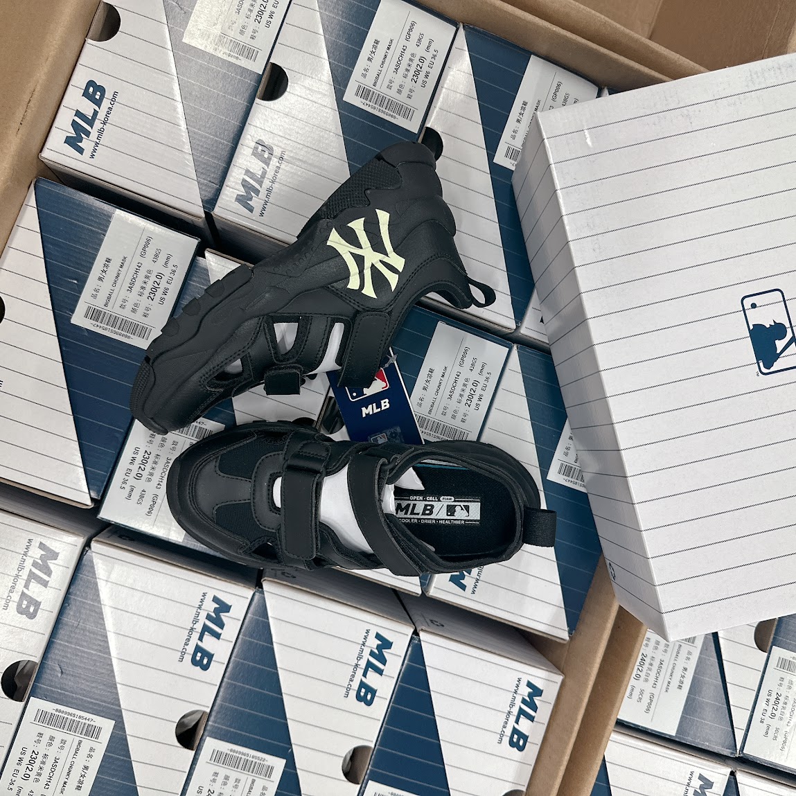 Sục MLB Big Ball Chunky Mask New York Yankees Màu Đen [ 3ASDCH133-50BKS ...