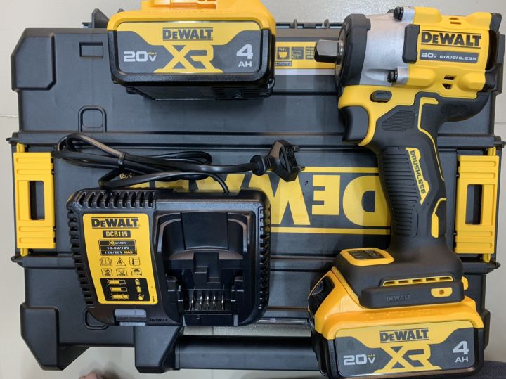 Máy siết bulon dùng pin 20V Dewalt DCF922M2