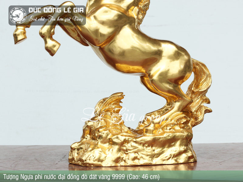 Tượng Ngựa phi nước đại đồng đỏ dát vàng 9999 cao 46 cm | Lê Gia Group ...