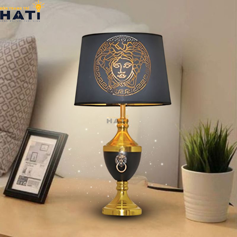 Đèn bàn tân cổ điển Daphira
