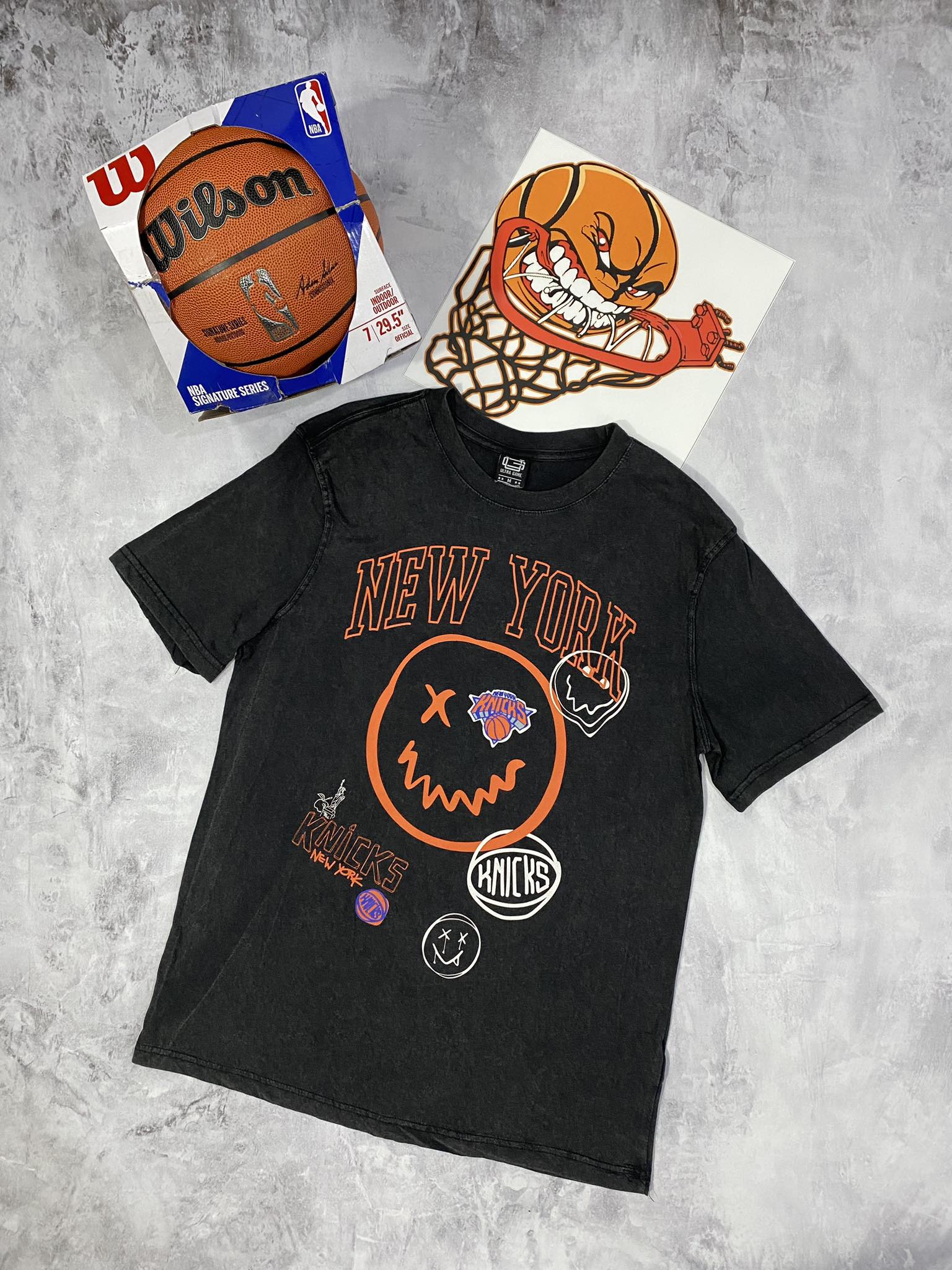Áo Tshirts Chính Hãng - NBA New York Knicks Smiley Relaxed Graphic ...