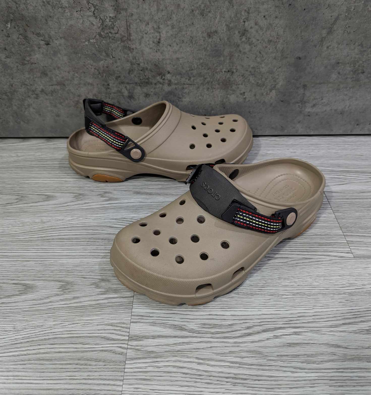 Dép Chính Hãng - Sục Crocs Camo Terra Clog Brown Quai Đen Chấm Nâu ...